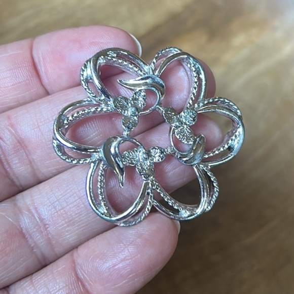 Sarah Coventry | Jewelry | Vintage Sarah Coventry Brooch | Poshmark